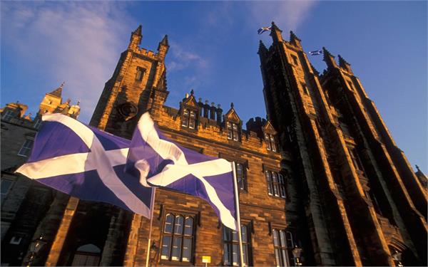 Why Do Students From The Rest Of The UK Pay Tuition Fees In Scotland why-do-students-from-the-rest-of-the-uk-pay-tuition-fees-in-scotland